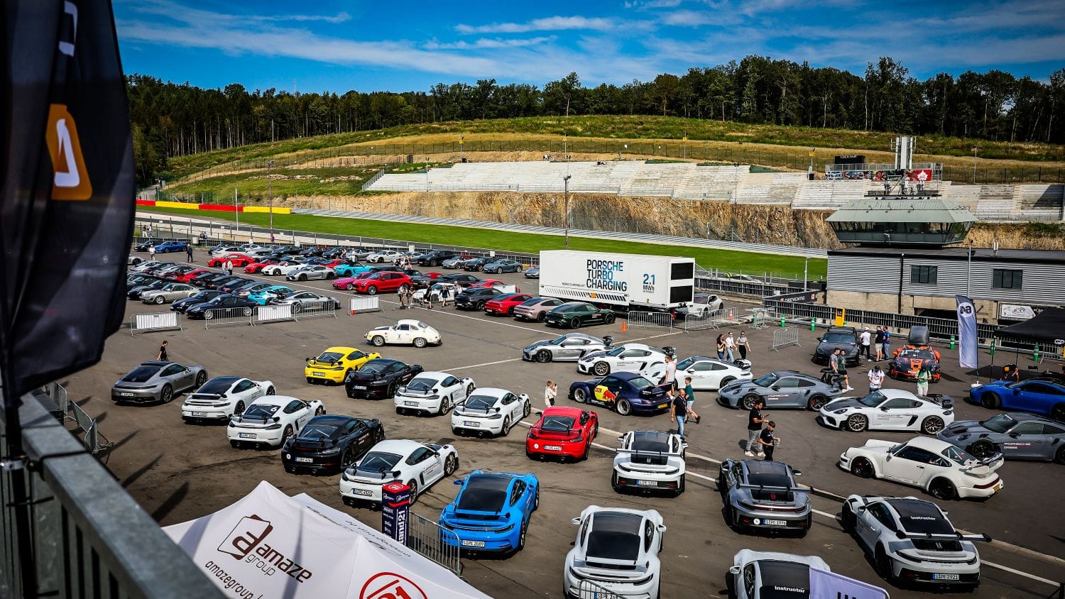 PORSCHE PADDOCK RENDEZ-VOUS KEERT TERUG VOOR 2025 MICHELIN 992 ...